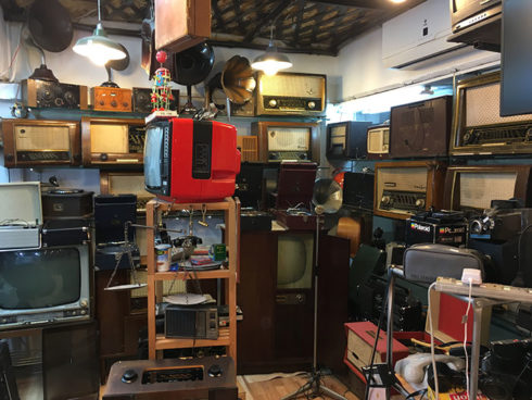 My Belongings Vintage Radio Shop – 2:48AM – Entertaining Kuwait since 2003