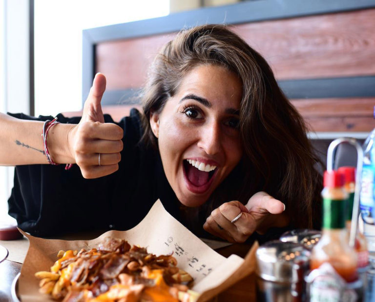 Watch Fajer Eat – 2:48AM – Entertaining Kuwait since 2003