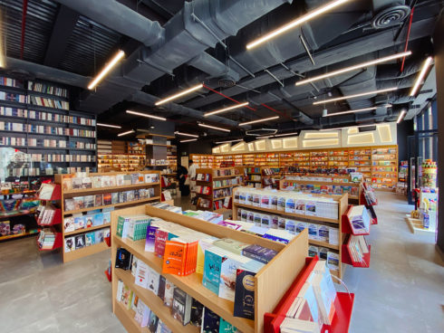 Aafaq Bookstore – Avenues – 2:48AM – Entertaining Kuwait since 2003