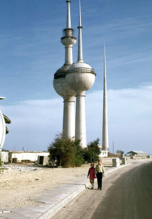 Kuwait Towers Under Construction – 2:48AM – Entertaining Kuwait since 2003