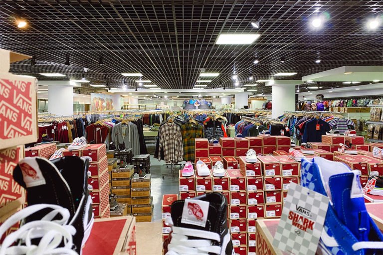 AAW Outlet Store – 2:48AM – Entertaining Kuwait since 2003
