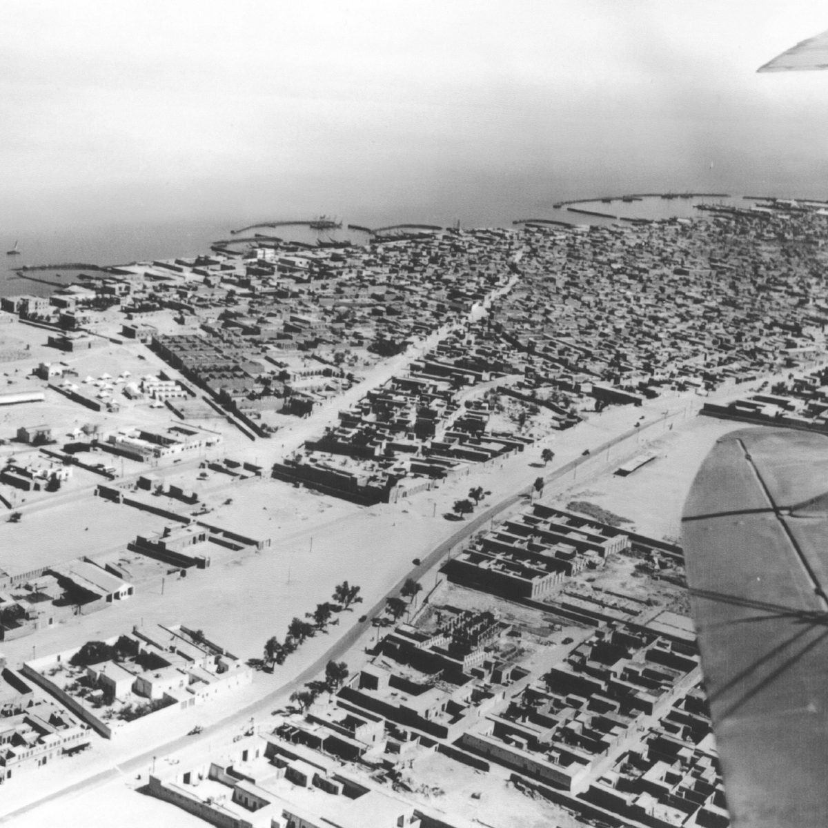 Old Kuwait City from Above – 1950s – 2:48AM – Entertaining Kuwait since ...